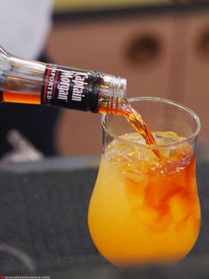 Castaway cocktail – what to drink on an expedition – Mr and Mrs Romance